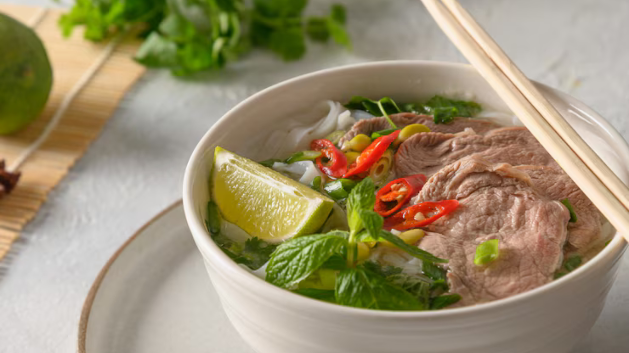 10 Best Famous Foods to Try in Vietnam - PrabhiTravels.com